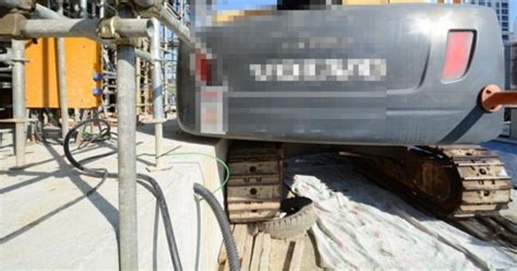 부산 공사장서 굴착기와 벽 사이에 근로자 끼어 숨져