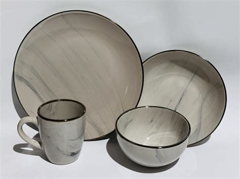 Набір керамічного посуду Marble — ціна 250 грн у каталозі Тарілки