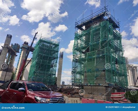 Installation Of Temporary Scaffolding For The Construction Of Tall Concrete Structures