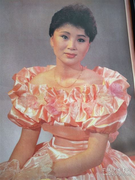 【图】【n108】拍一得二：《鸿运》辽宁美术出版社出版，山东莒南印刷厂印刷，美女年历画《鸿运》1993一张【歌手任静】年历画1993一张——库存四开新春年历画2张拍一得二——更多