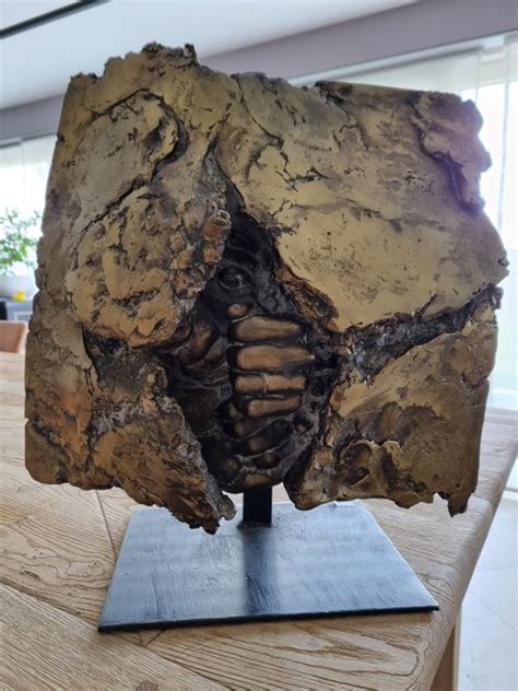 Felix Roulin Opengespleten Reliëf Met Vuisten Catawiki