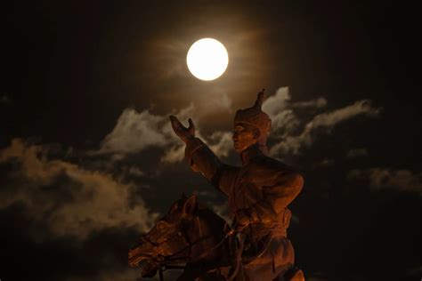 ФОТО Цэнхэр тэргэл сар