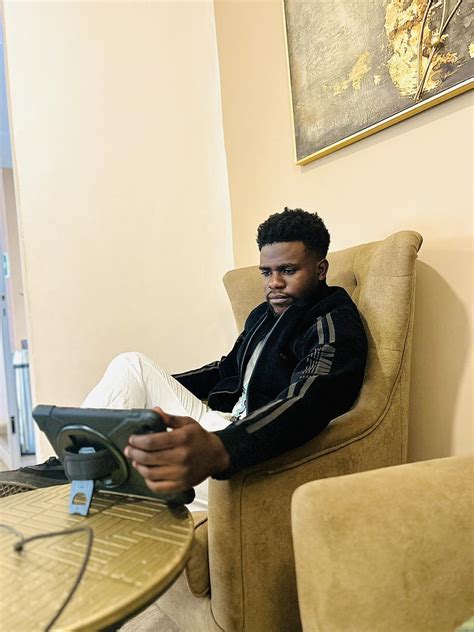 David Ariel 2024 Arrive Vous êtes Vous Déjà Fixé Des