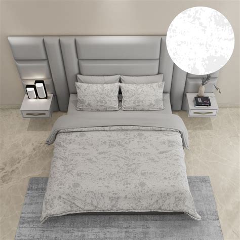 Evelyn Linen And Lounge
