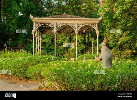 The Swan Lake Gazebo At Singapore Botanic Gardens Stock Photo Alamy