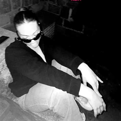 Anetka Tomancová Anet Tomancova • Threads Say More