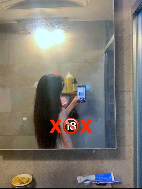 Sejinming Naked In Hotel Bathroom