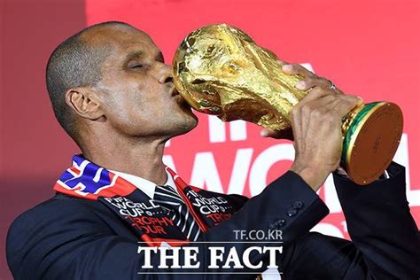 카타르 월드컵 앞두고 한국 찾은 월드컵 우승 트로피 Tf사진관