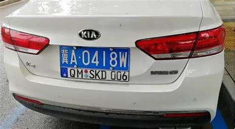 蓝牌下面挂白牌什么车 有驾