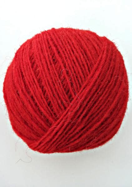 прежда Хорце 100 вълна червена ~195 метра 50 грама 1 кълбо Мартеници Петя