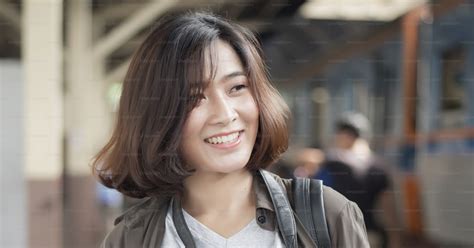 Joven Asiática Viaja Disfrutando Con Un Hermoso Lugar En Bangkok