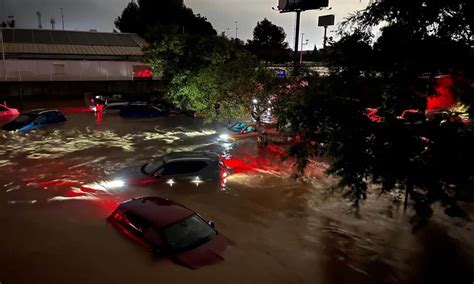 В Іспанії внаслідок повеней семеро зниклих безвісти зійшов з рейок потяг Читайте на Ukr Net
