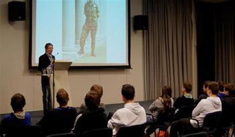 Kindsoldaat Van Hitler In Oorlogsmuseum Adverteren Boxmeer De