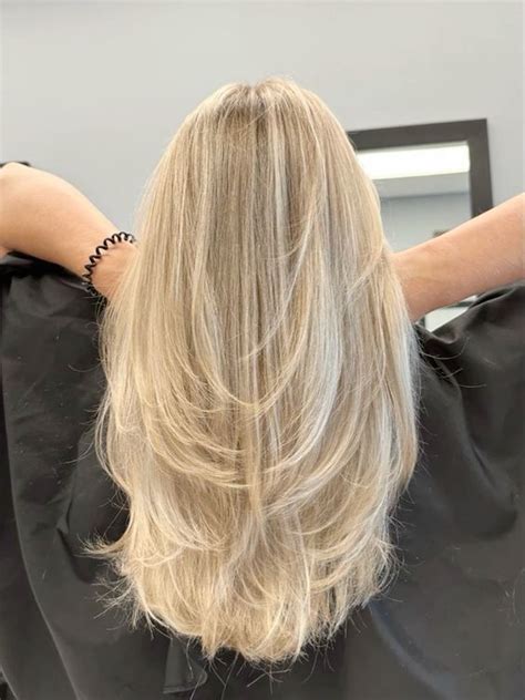 This Hair Color Long Blonde Blowout Hair Blonde Blowout Layers