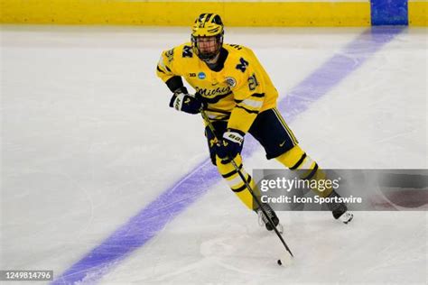 Michigan Wolverines 26 21 Photos And Premium High Res Pictures Getty
