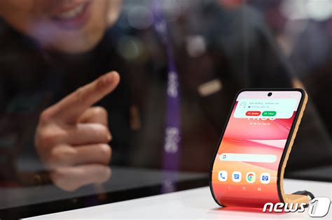 Mwc2024 구부릴 수 있는 스마트폰 네이트 뉴스