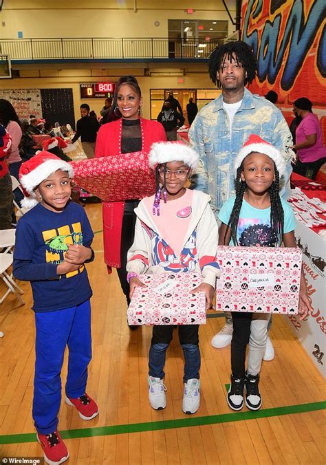 Rapper 21 Savage Hands Out Ts To Families In Georgia As Part Of His