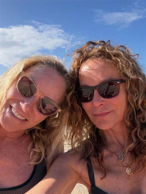 Dirty Dancing Star Jennifer Grey 65 Looks Incredible In New Swimsuit