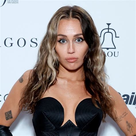 Miley Cyrus Sagt Dass Dieser Moment Mit Taylor Swift Und Demi Lovato