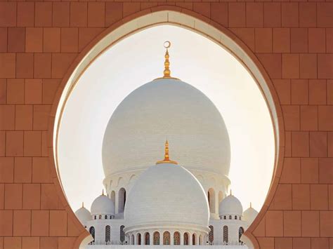 Essential Dress Code In Abu Dhabi Guide What To Wear On Arabian Land