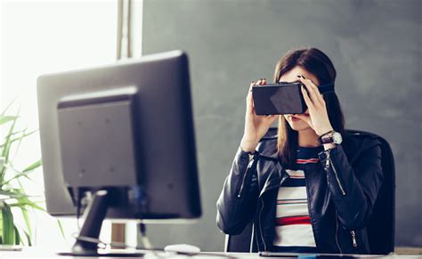 사무실 가상 현실 3 차원 안경 헤드셋을 사용 하 여 비즈니스 우먼 3차원 형태에 대한 스톡 사진 및 기타 이미지 3차원