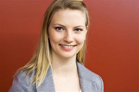 Kesäduunarineuvoja Anna Sofia Kivi Antaa Vinkkejä Kesätyöntekijöille Sak