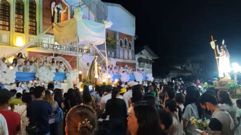 ‘salubong Sa Bataan Sinalubong Ng Maraming Tao Punto Central Luzon