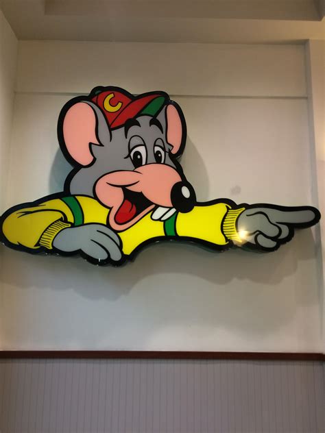Pointing Chuck E Cheese By 25ederri On Deviantart