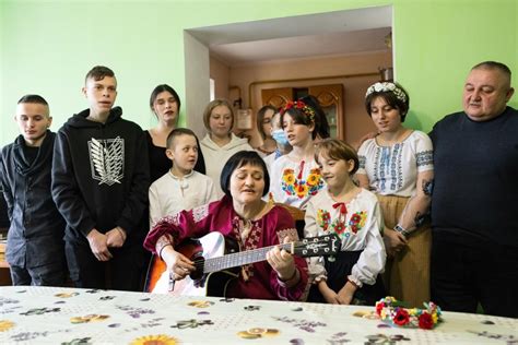 Олена Зеленська разом із командою своєї Фундації відвідала дитячий будинок сімейного типу на