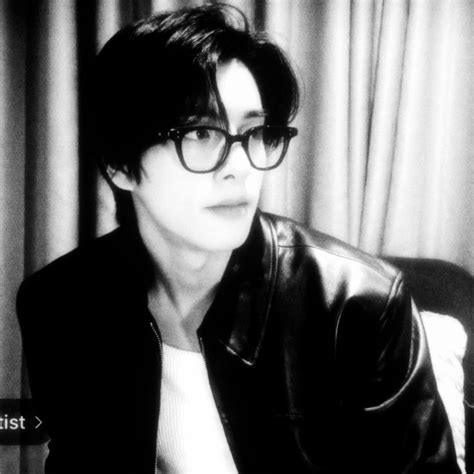 Pin By Nu On Pins By You Jake Sim Jake Cat Cuddle