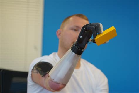 A Wirelessly Controlled And Wearable Skin Integrated Haptic Vr Device