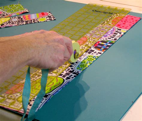 Make An Incredibly Easy Table Runner