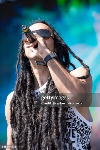 Fuego Singer Photos Et Images De Collection Getty Images