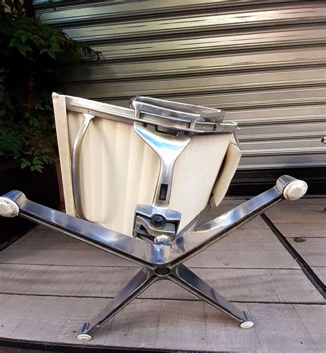 Proantic Charles Eames Fauteuil Pivotant E124 Et Son Ottman 1ere é