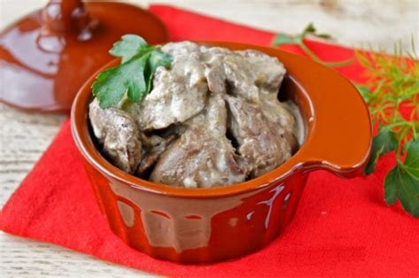 Апетитна печінка тушкована в часниково горіховому соусі Пошепки