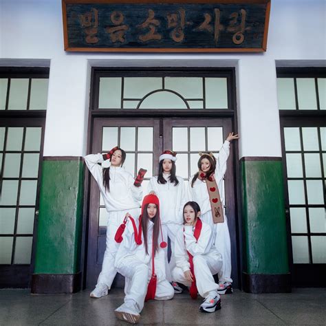 더쿠 어도어·뉴진스 앨범 수익금 일부 청각장애인 지원 위해 기부