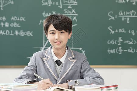 初中生上课学习形象高清图片下载 正版图片501653264 摄图网