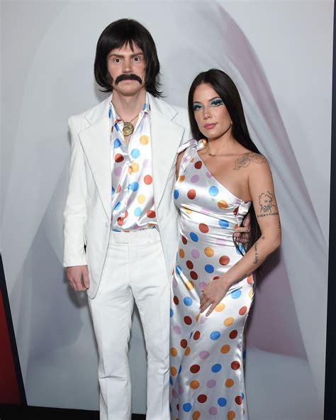 Check Out Halseys Crazy Halloween Makeup Skills 979 Wrmf