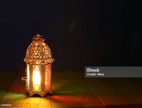 이슬람 인사 이드 무바라크 카드 무슬림 휴일이드 울 아드하 축제 축하 아랍어 라마단 랜턴 장식 램프 Ramadan Kareem에 대한 스톡 사진 및 기타 이미지 Istock
