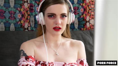 Carly Rae Summers Reacts To Cumshots Nutting Hard On Ho