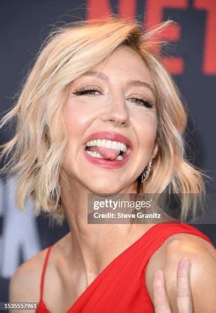 Heidi Gardner Photos And Premium High Res Pictures Getty Images
