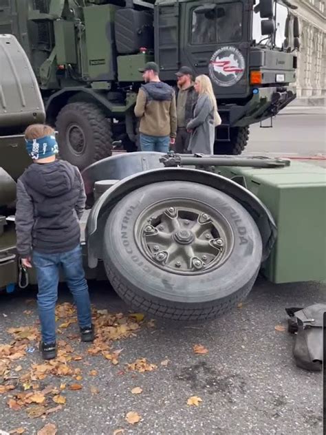 Європа готується до велої війни В центрі Відня потужна виставка військової техніки‼️ Youtube
