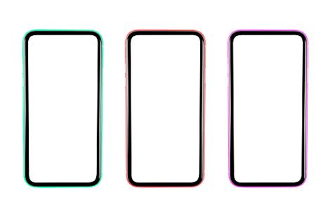 빈 화면이있는 3 개의 스마트 폰이 모의 스마트 폰 격리 화면 흰색 배경에 격리 된 복사 공간이있는 흰색 화면입니다 텍스트의 빈 공간입니다 격리된 흰색 화면입니다 0명에