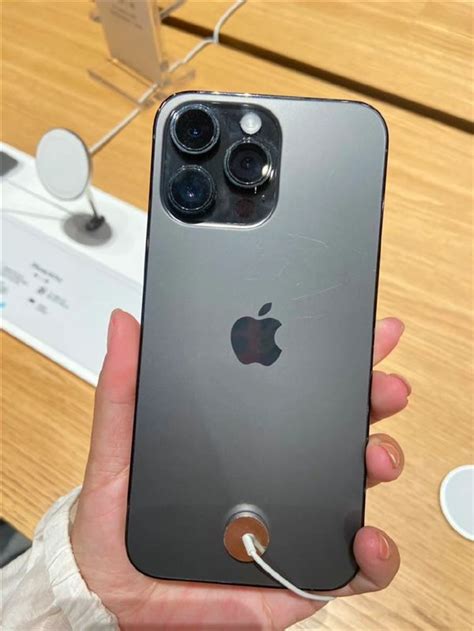 Iphone 14 Pro截屏带岛遭吐槽：黑色长条非常突兀 不如刘海热点播报太平洋电脑网资讯中心