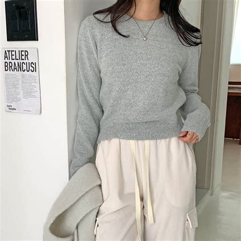 때깔닷컴 부클 울 도톰 라운드넥 여자 베이직 니트