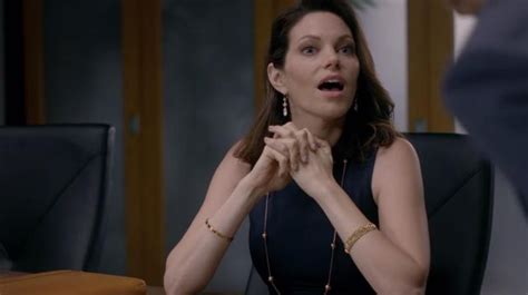 Le Bracelet De Amanda Larusso Courtney Henggeler Dans La Série Cobra