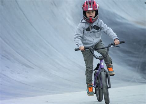 무료 이미지 눈 일주 차량 어린이 익스트림 스포츠 스케이트 파크 스포츠 장비 산악 자전거 Bmx 겨울 스포츠