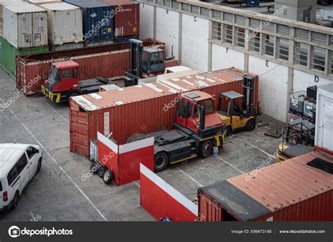 Port Barcelona Loading Unloading Dock Container Trucks Trailers — Stock Editorial Photo