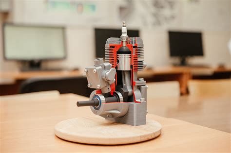 В Самарском университете им Королёва разработан малоразмерный поршневой двигатель для