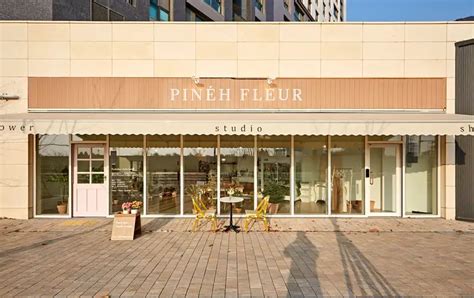 화이트and우드톤 따뜻한 분위기의 14평 플라워샵 인테리어 일산 장항동